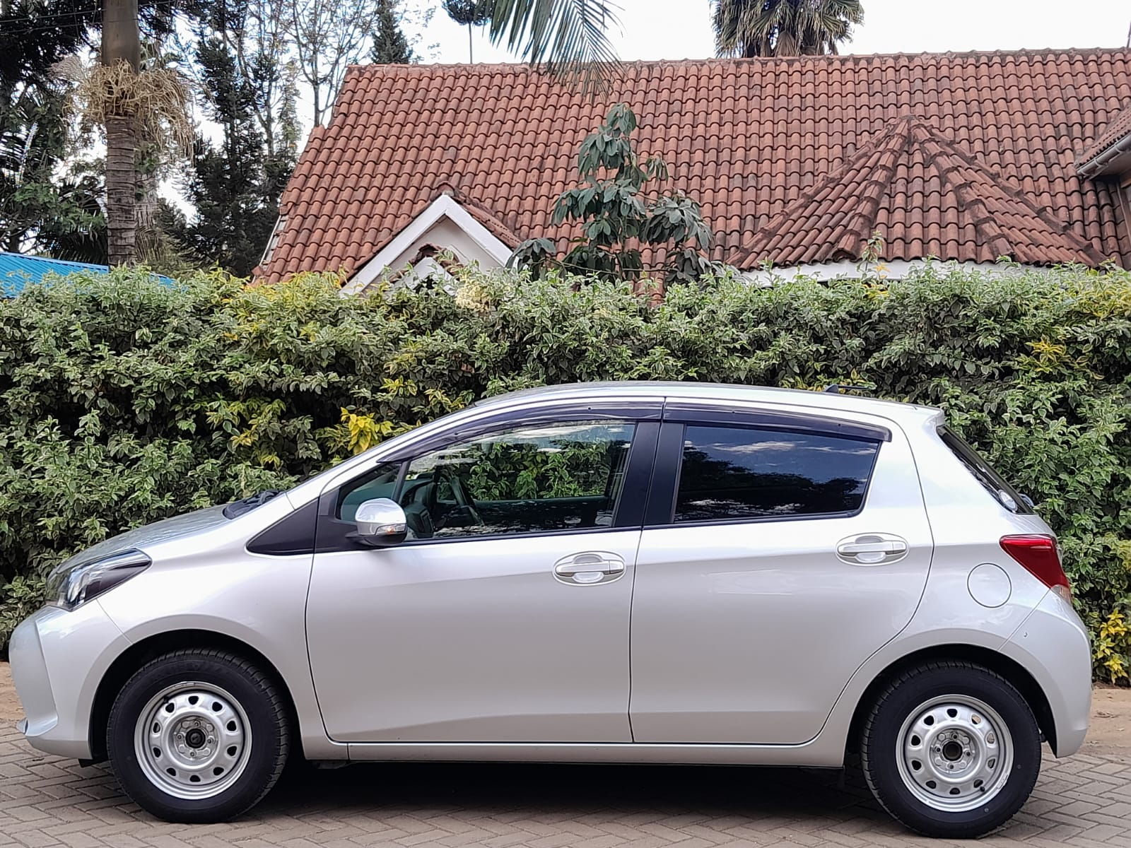 TOYOTA VITZ 1000CC – Roadscout Motors