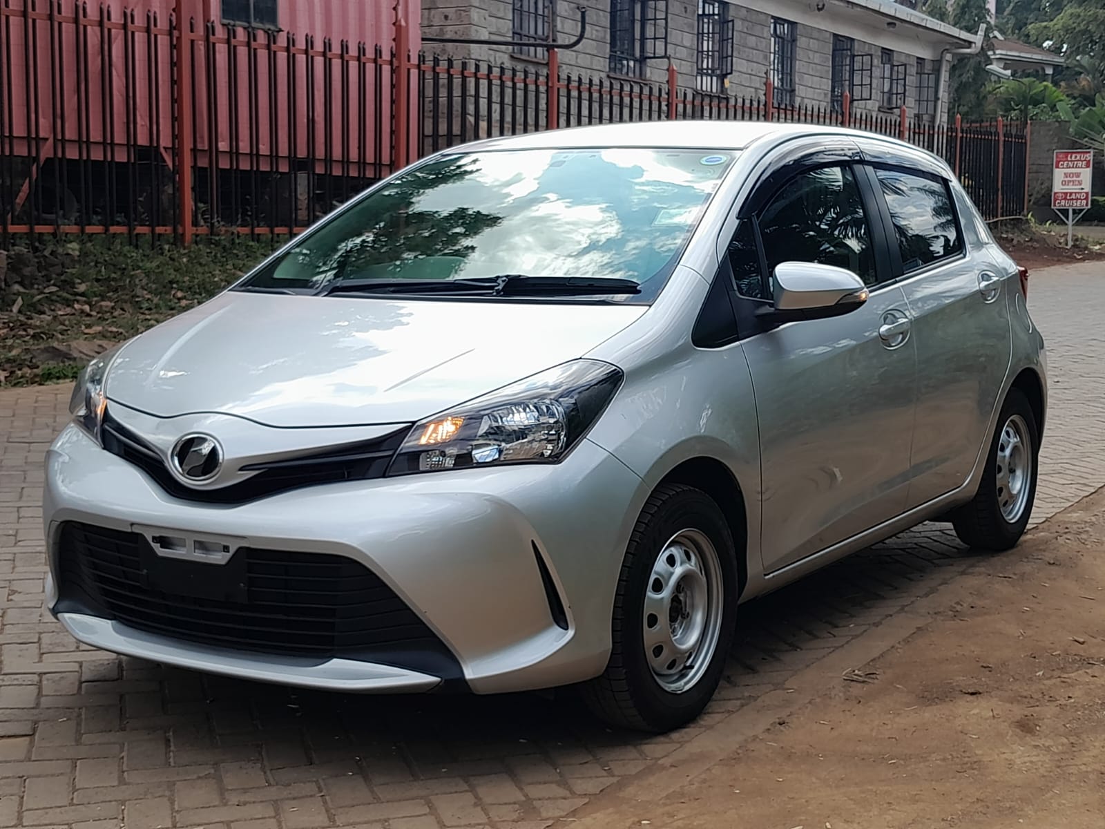 TOYOTA VITZ 1000CC – Roadscout Motors