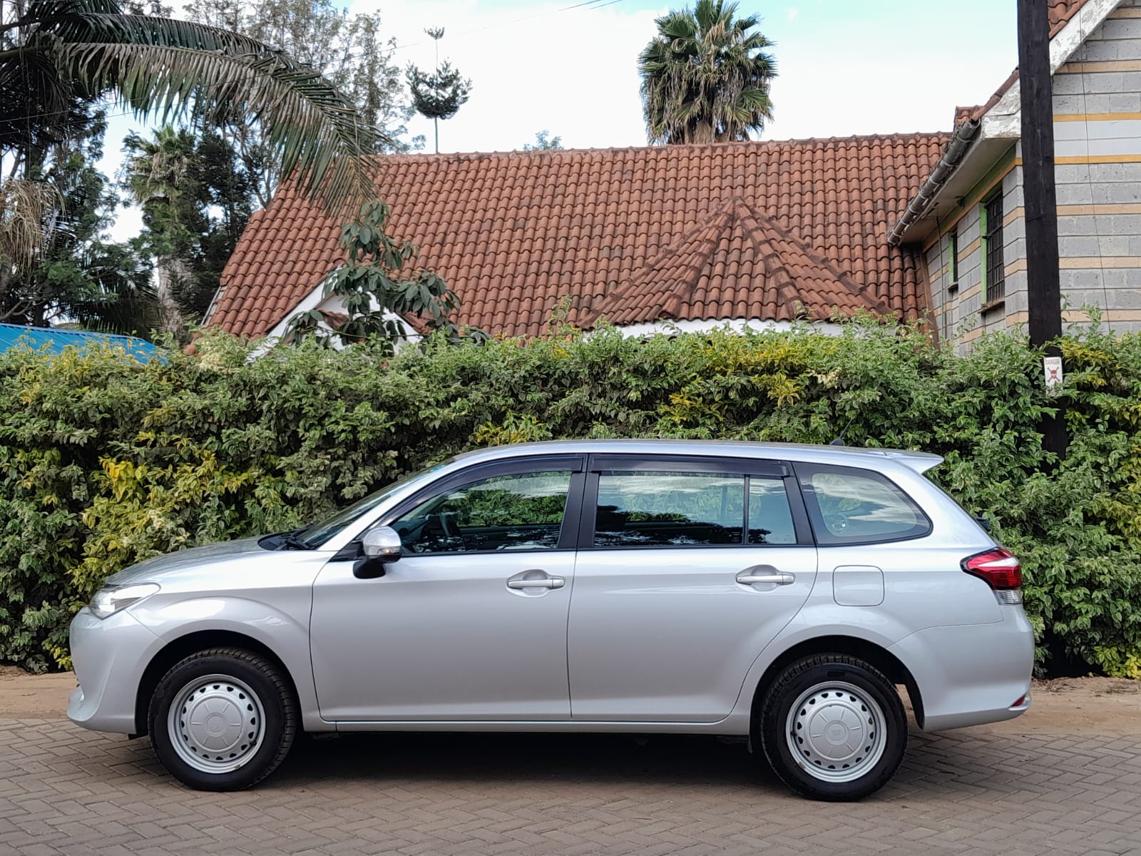 Toyota Fielder 2017 – Roadscout Motors
