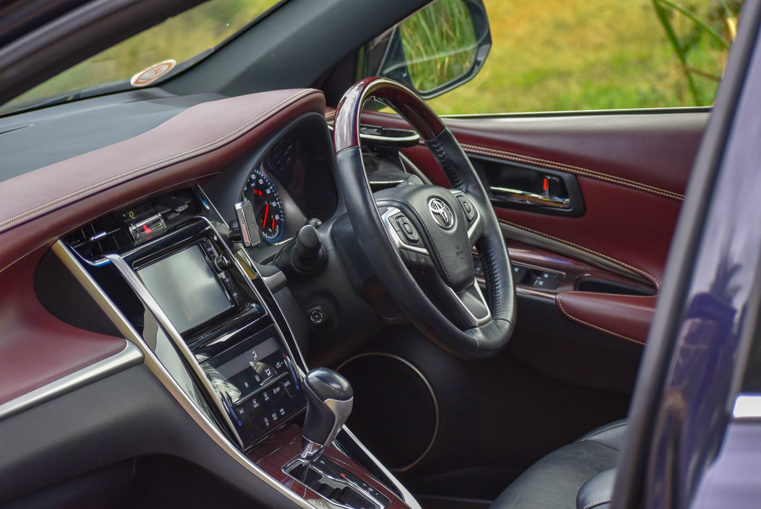TOYOTA HARRIER PREMIUM – Roadscout Motors